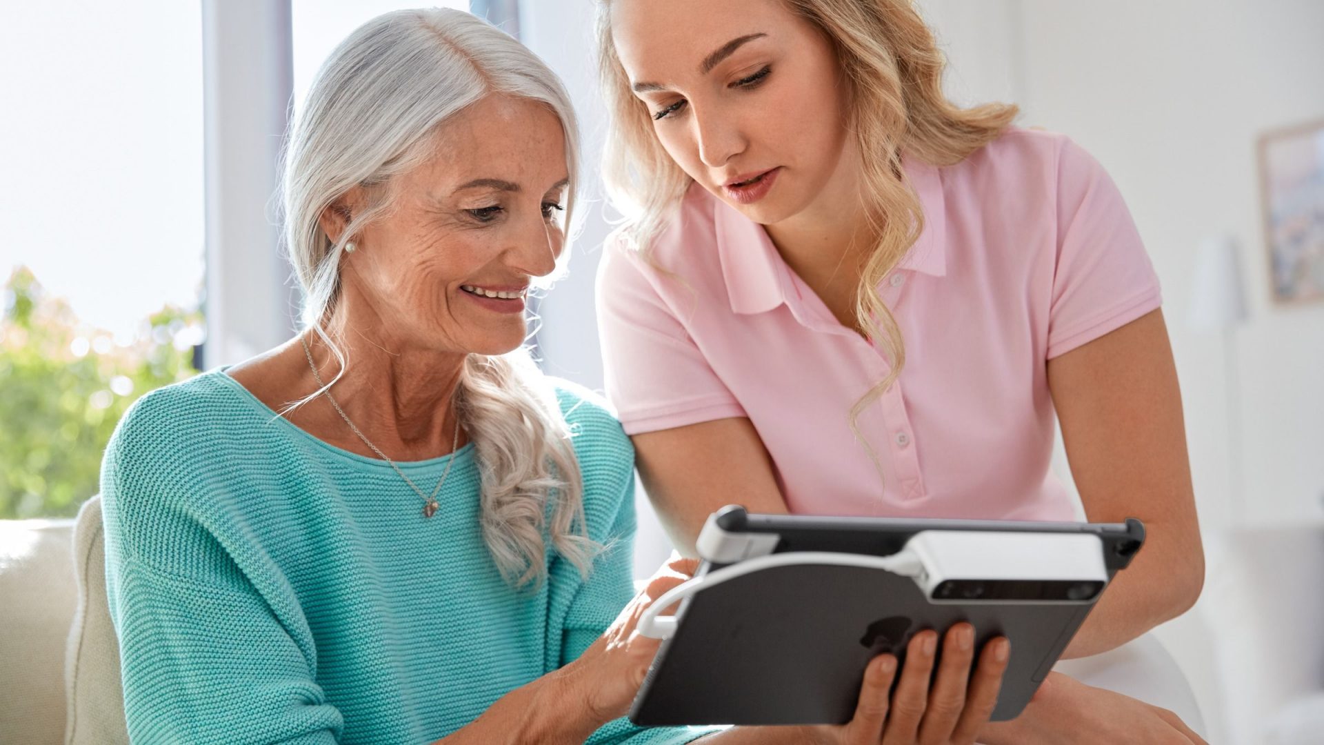 Innovatives und digitales Maßnehmen von Kompressionsstrümpfen mit medi ...